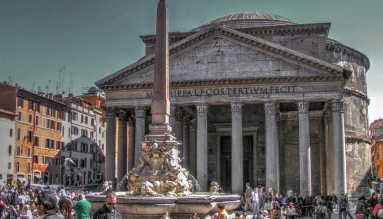 What are the top 10 tourist monuments in Rome?